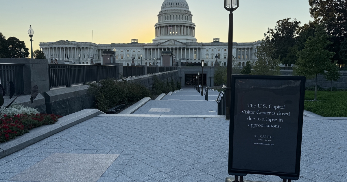 Trump floats plan to deny back pay to furloughed federal workers after ...
