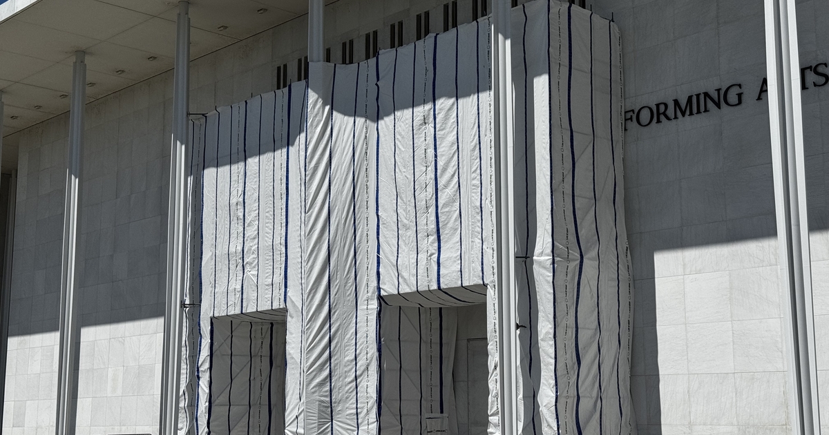 Kennedy Center facade blocked from public view by tarp after Trump’s ...