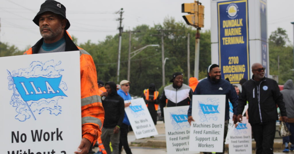 With strike looming, longshoremen and management return to negotiations ...
