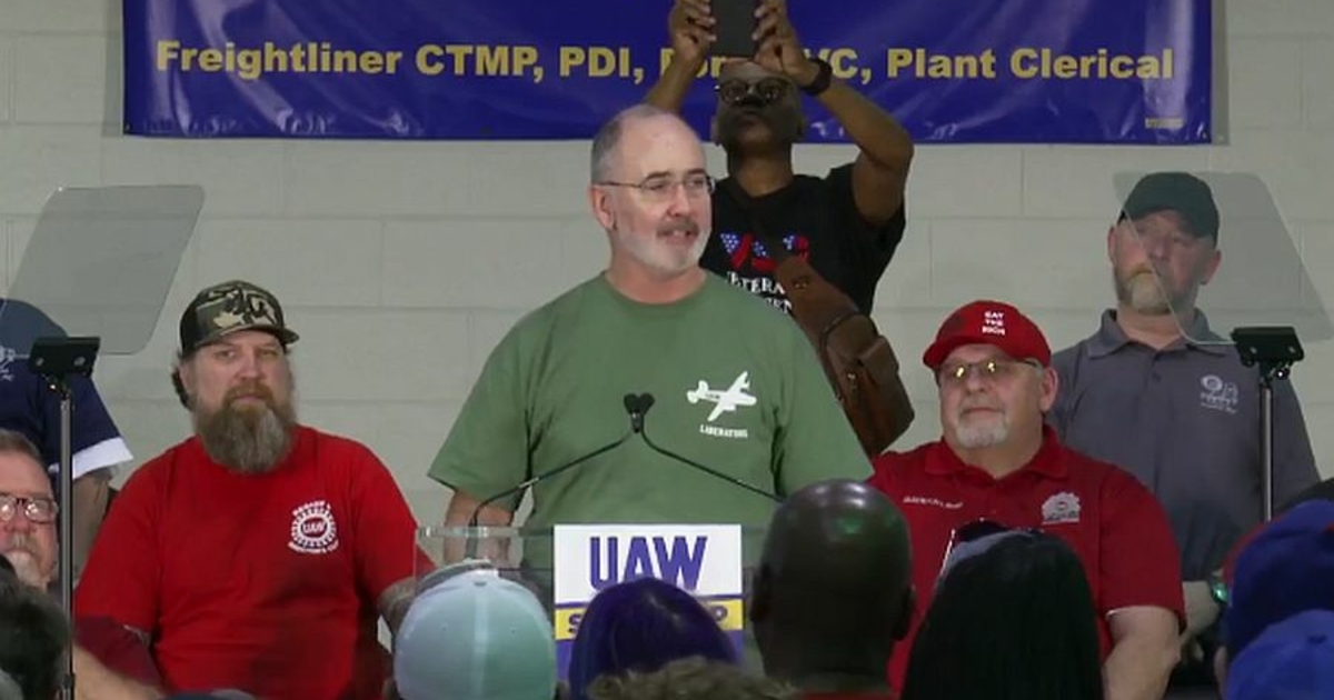 NC’s governor praises weekend deal that averts major strike at Daimler ...