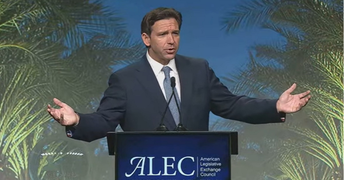 Re: DeSantis. How many wheels will fall off the Ronbo bus before it ...