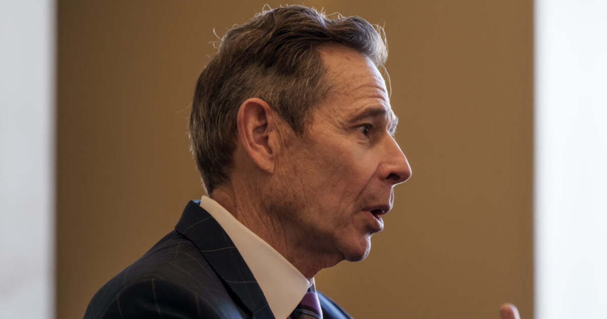 Utah Sen. John Curtis helps lead push to ban sports betting contracts ...