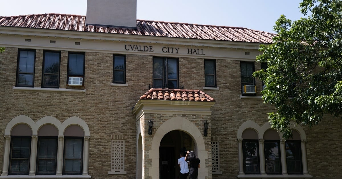 Uvalde police chief resigns after controversial report cleared officers ...