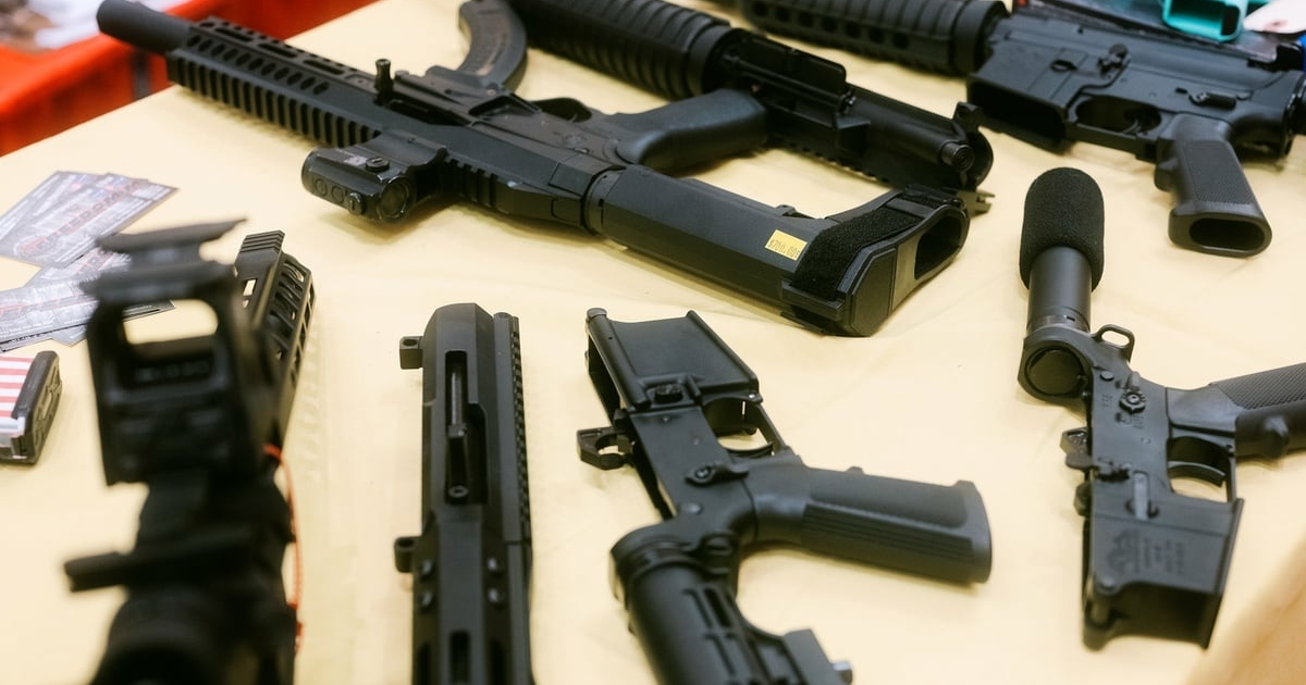 Texas bill requiring 10-year prison sentences for gun felonies faces ...