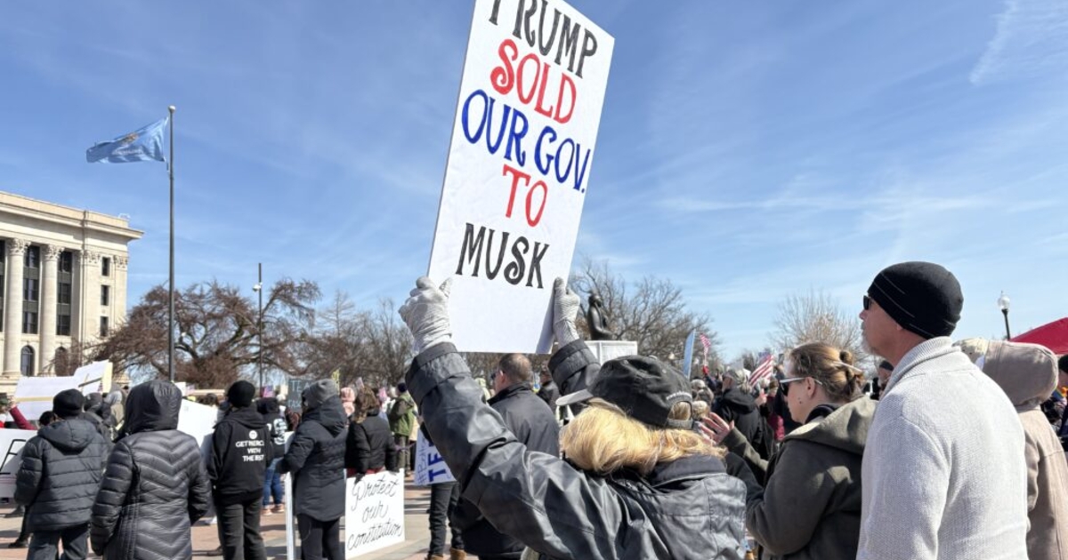 Hundreds of Oklahomans gather at Capitol to protest Trump ...