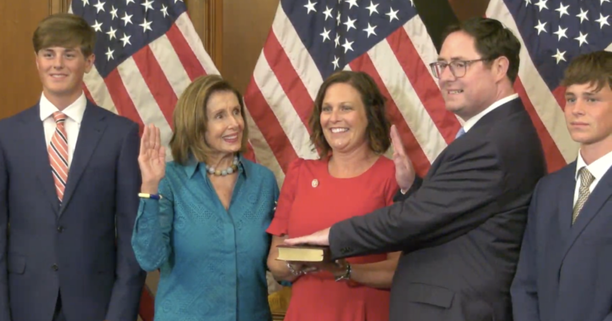 Flood sworn in as Nebraska’s newest U.S. congressional representative ...