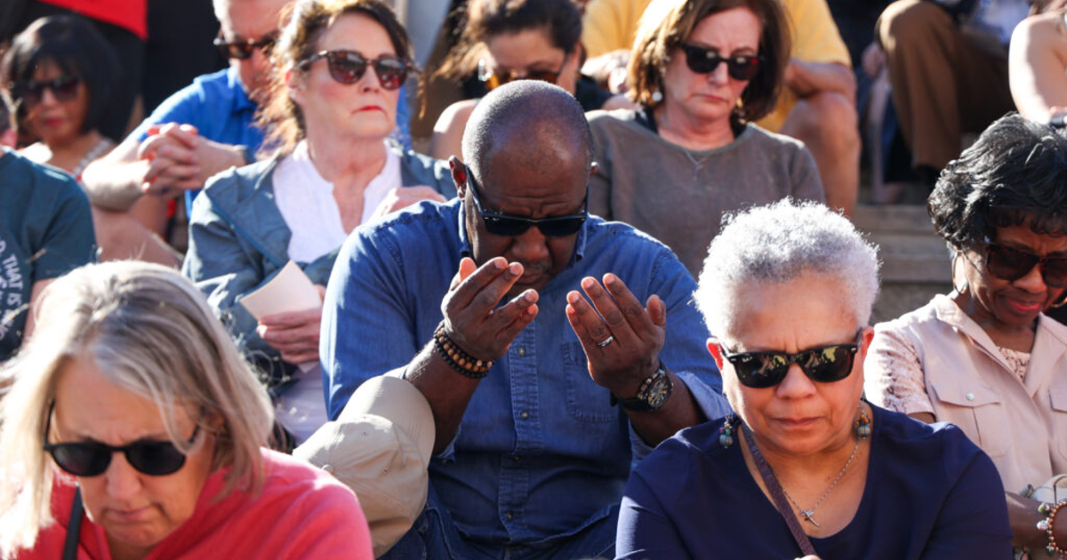 Families of victims in mass shooting at Louisville bank may sue gun ...