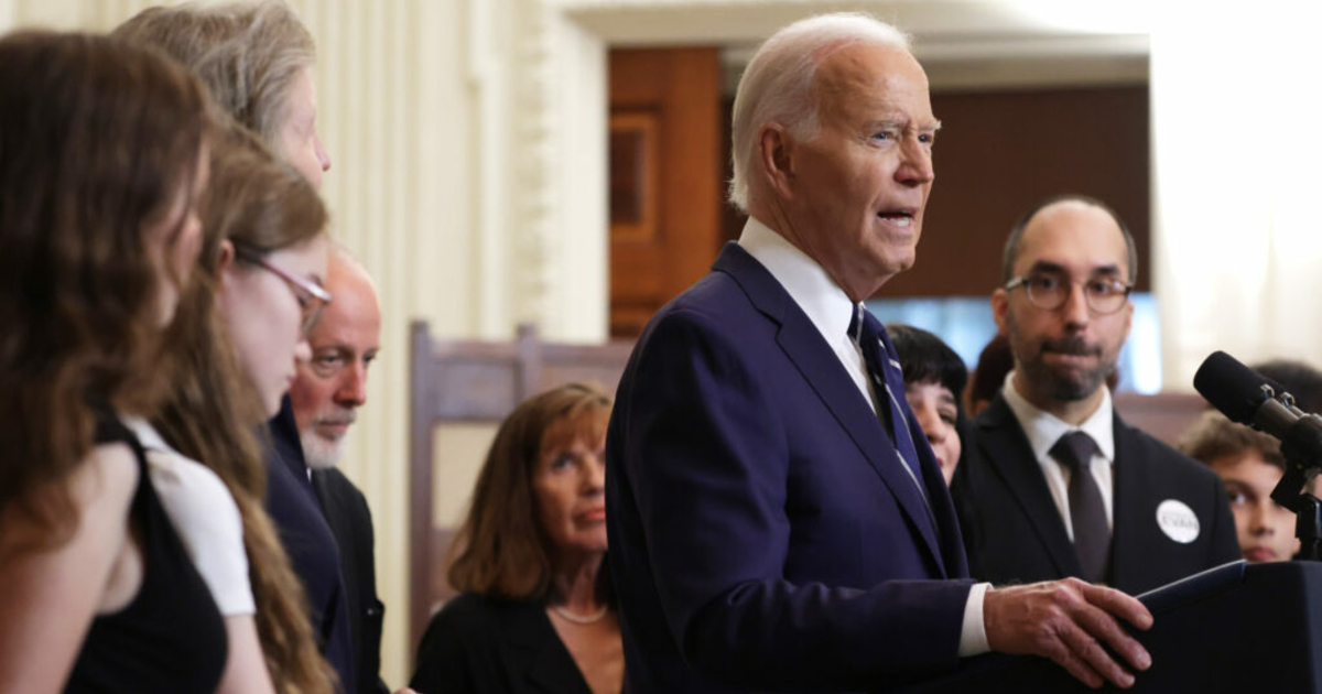 Wall Street Journal reporter, former Marine, Putin critics freed in ...