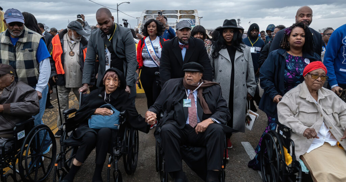 Tens of thousands commemorate 60th anniversary of Bloody Sunday in ...