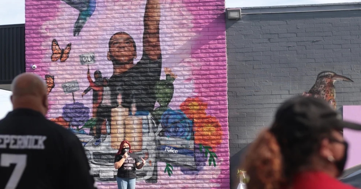New Phoenix mural honors victims of police violence | News From The States