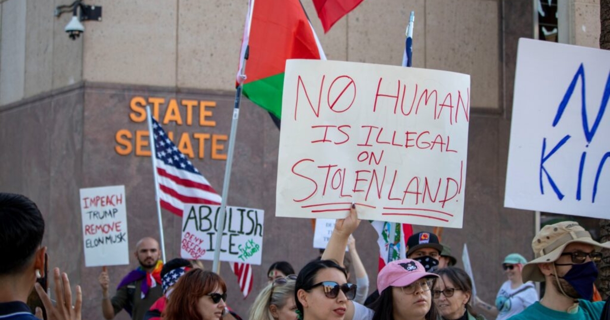 ‘Mayhem’ as ICE officials arrest multiple people at immigration court in Phoenix | News From The ...