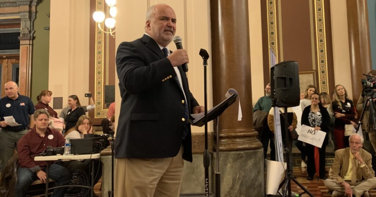 Republican Jim Carlin launches primary bid against U.S. Sen. Joni Ernst ...