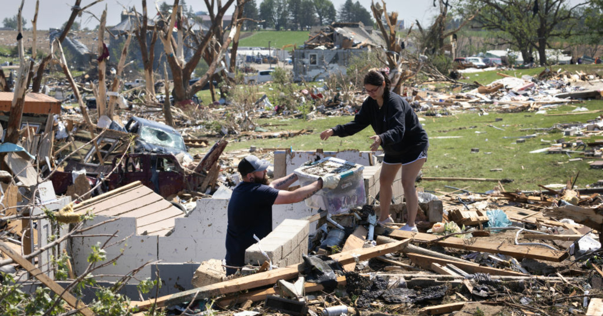 Reynolds tours ‘gut wrenching’ Greenfield tornado damage, will seek ...