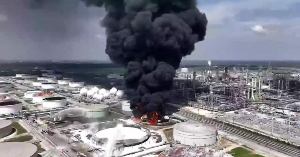 Toxins from Marathon refinery fire leaked 15 hours before evacuation ...
