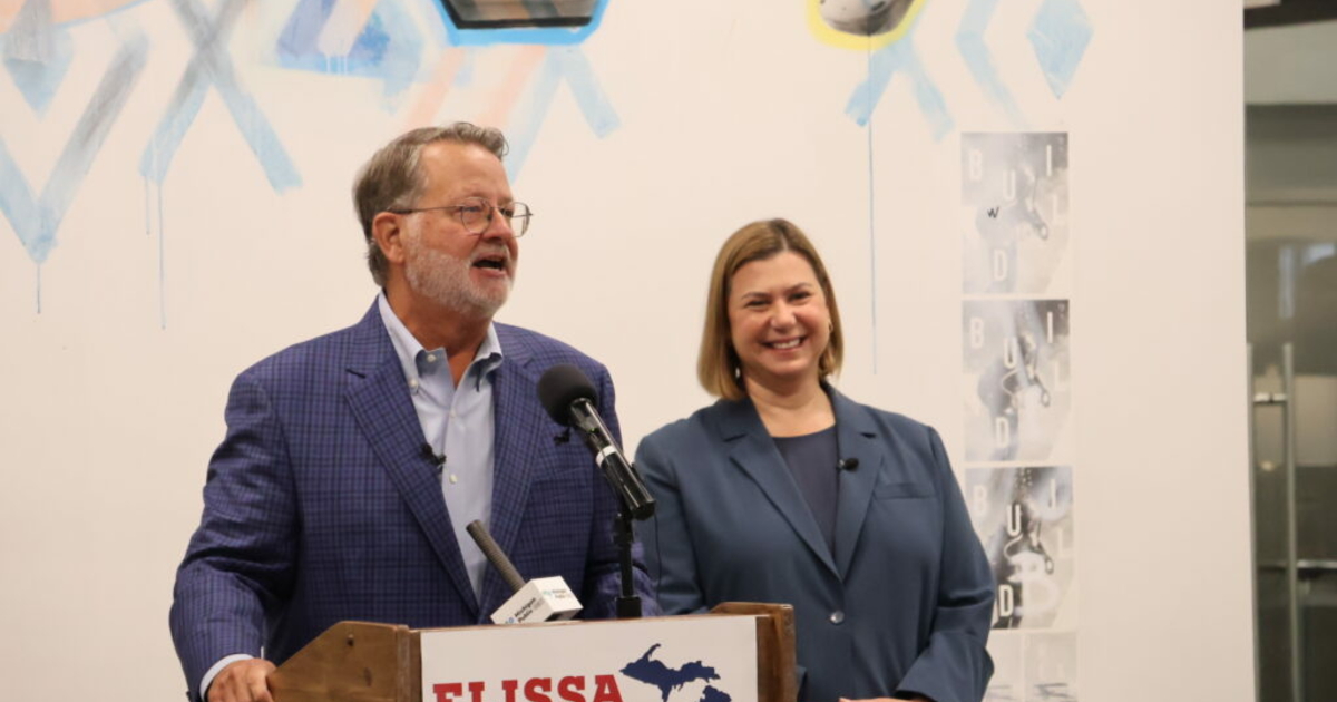U.S. Sen. Gary Peters joins Oakland County Dems backing Slotkin for ...