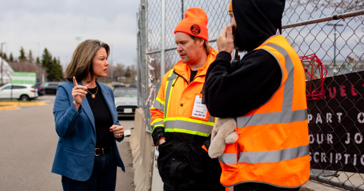 U.S. Rep. Angie Craig makes unannounced visit to Whipple building, hub ...