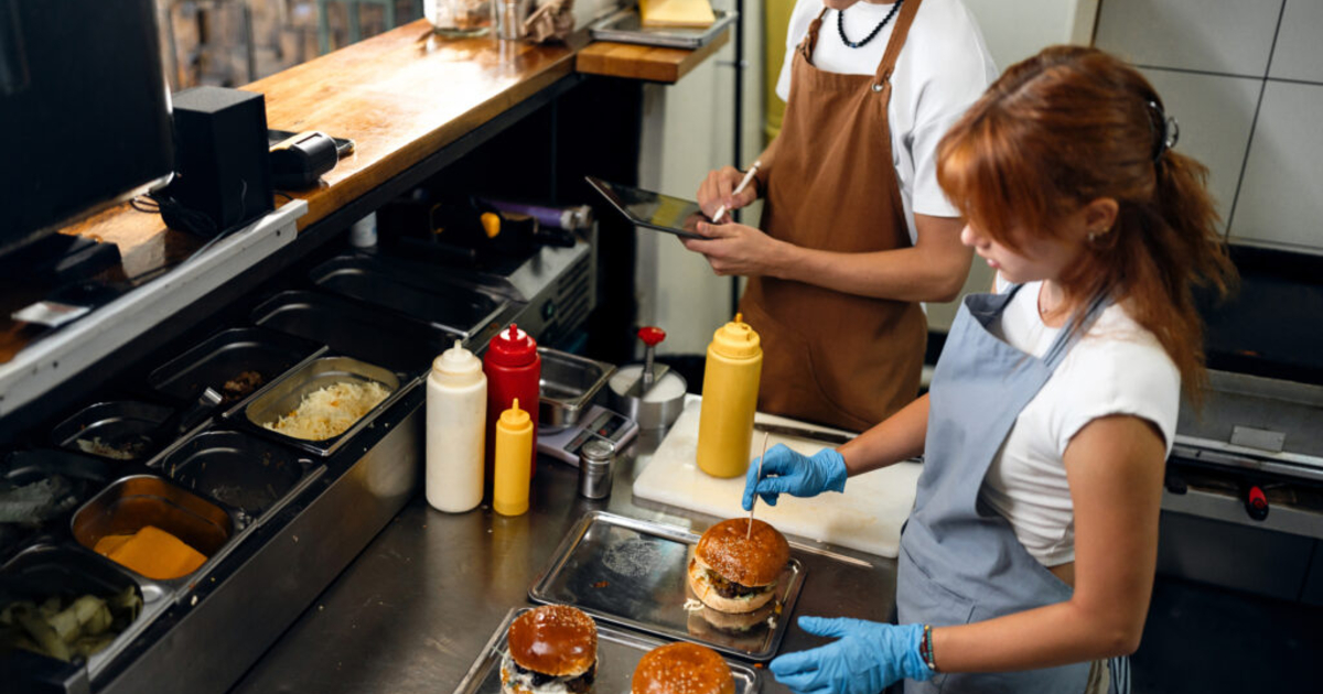 Teachers, students push to restrict late work hours for teens on school ...