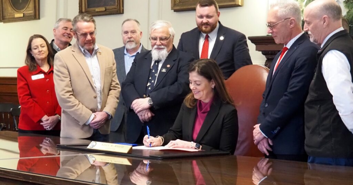 Ayotte signs bill to speed up financing for energy-efficient ...