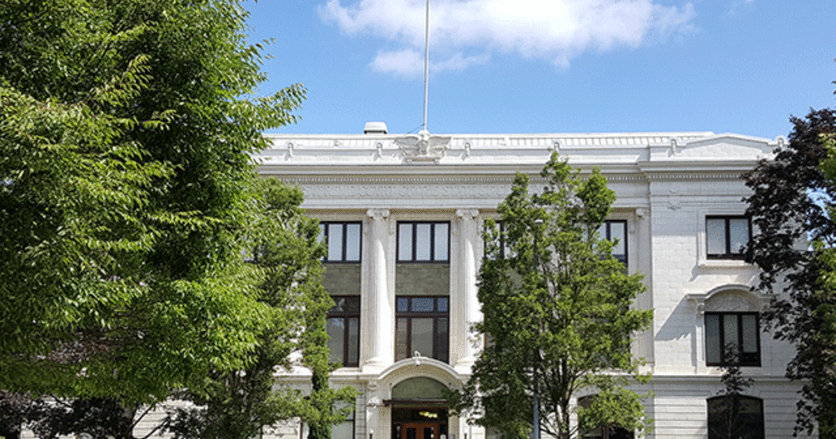 Former Oregon Supreme Court Chief Justice Edwin Peterson who modernized ...