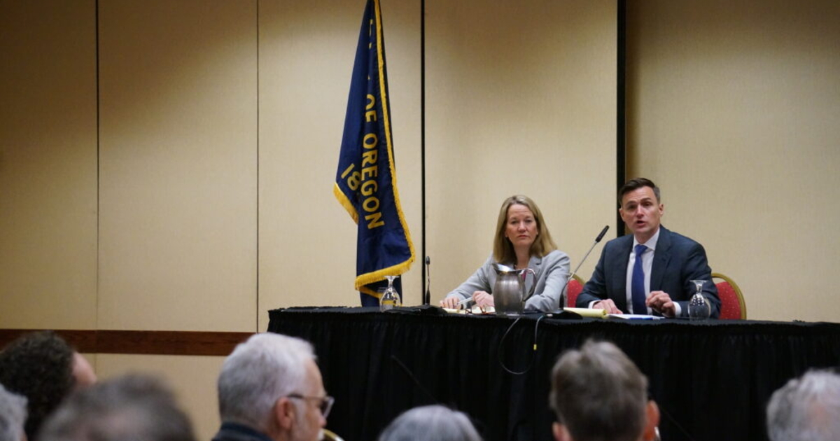 Nearly 200 attend Portland town hall to share concerns with Oregon and ...
