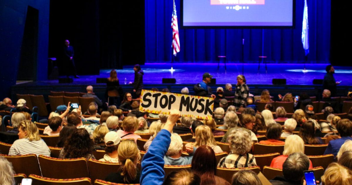 Walz, Wisconsin Dems say vote for Crawford is a vote against Trump ...