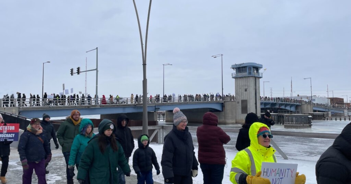 Green Bay residents protest killing of Alex Pretti, graduate of local ...